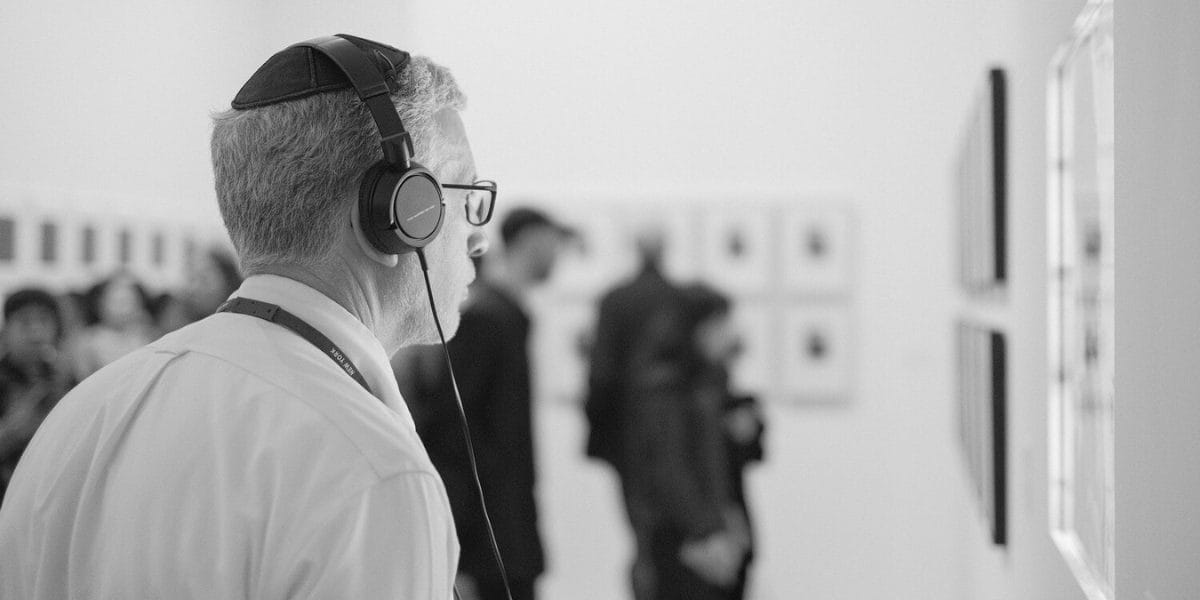 A Complete Guide to Documentary Voice Overs - Matinée Multilingual